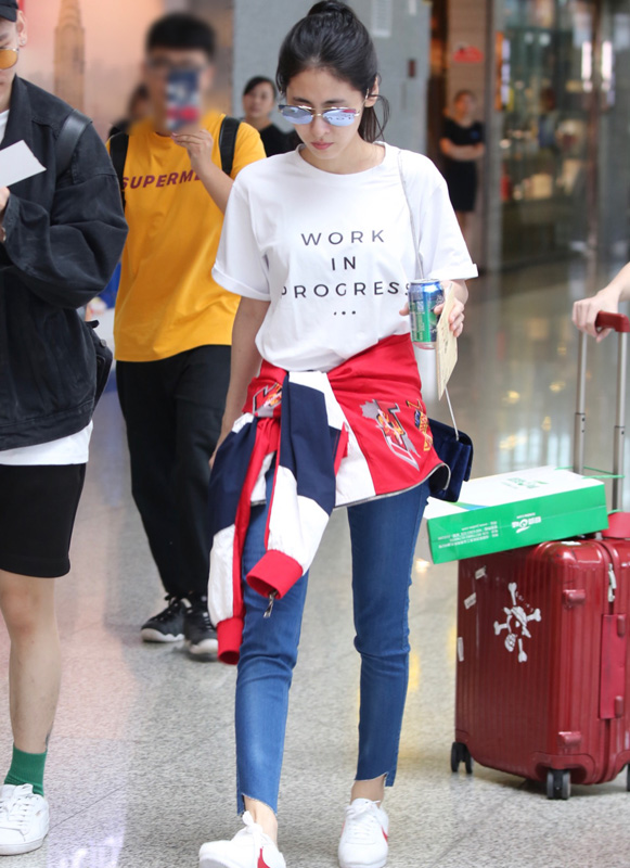 众多人气女星演绎VOIR LAB 2017秋冬系列 白T