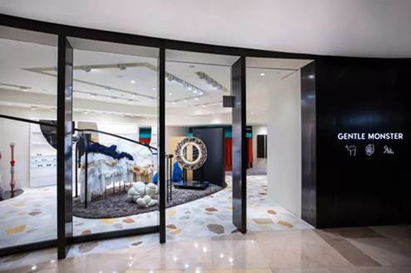 【图】GENTLE MONSTER 新加坡首家旗舰店盛大开幕 共赴一场抽象的轮回生命之旅_品牌新闻_潮流服饰频道_VOGUE时尚网