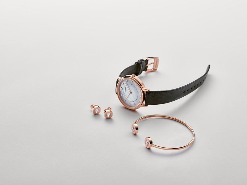 Emporio Armani 同一种质感，戴出不同的风格