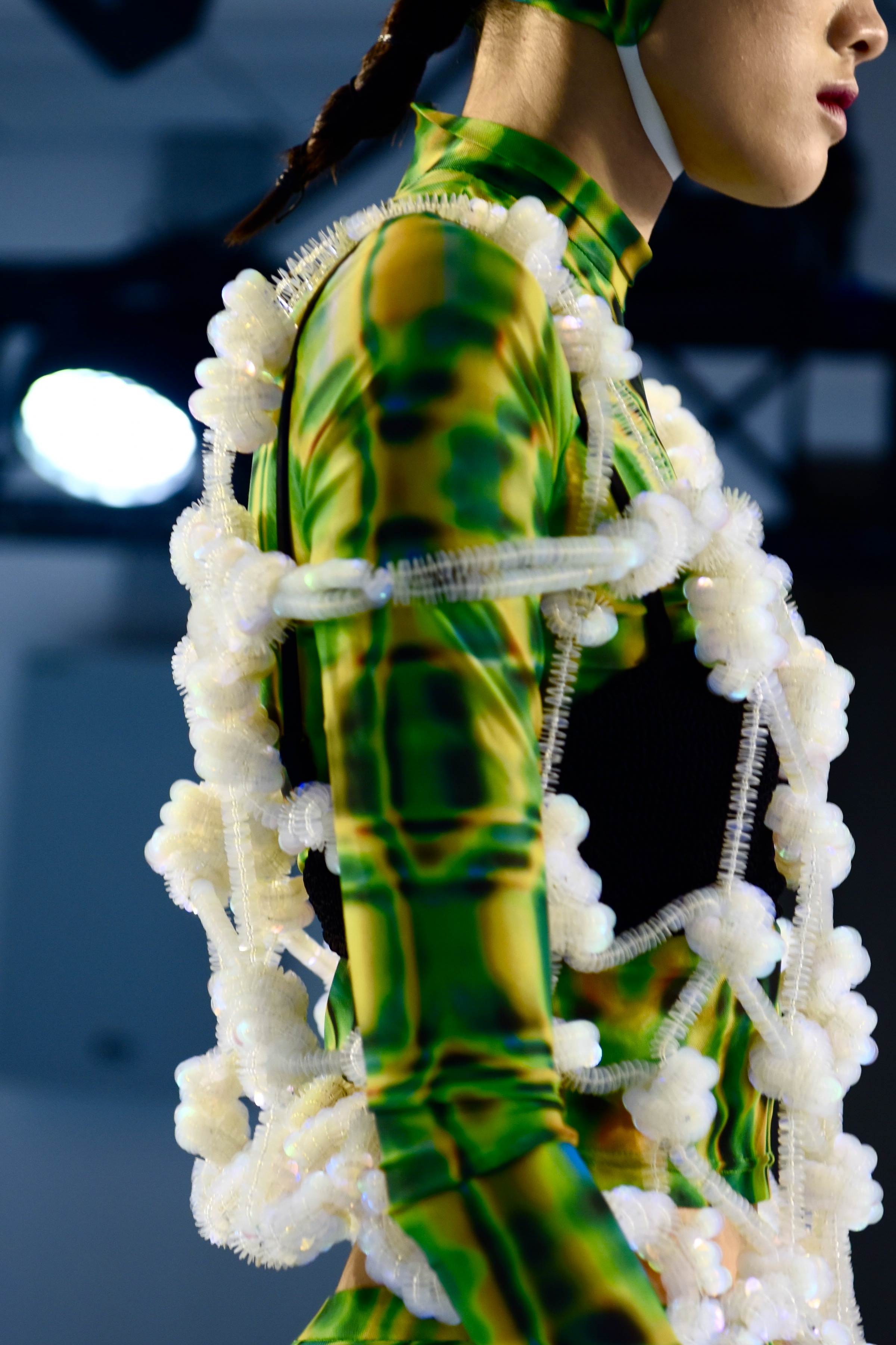 Shie Lyu 2021春夏系列 “身体缓冲器Glamour Buffer”_品牌新闻_潮流服饰频道_VOGUE时尚网